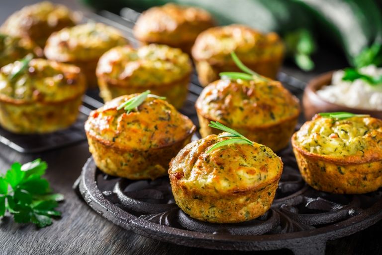 Αλμυρά muffins με κολοκυθάκια | Vita.gr