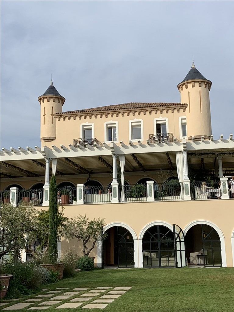 Σε αυτό το ξενοδοχείο θα γυριστεί η νέα σεζόν του White Lotus | Vita.gr