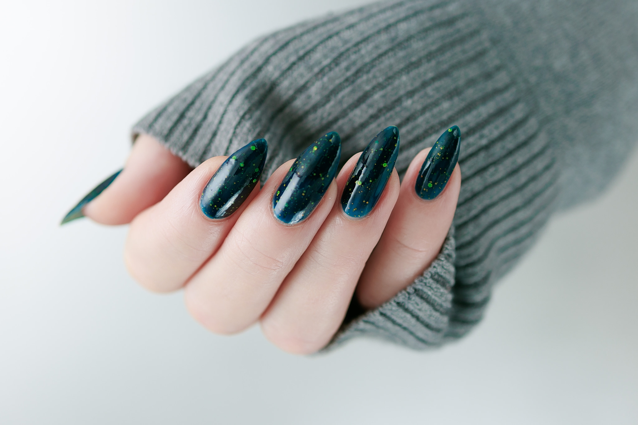 Evergreen nails: Το mani trend που αξίζει να δοκιμάσετε τον φετινό ...